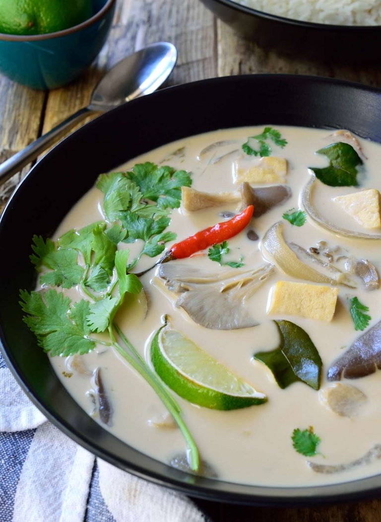 Sopa Thai de Coco (Receta Vegana) - Cilantro and Citronella
